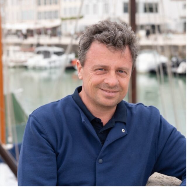 GPS Trackers voor zorgeloos volgen - EzyTrack